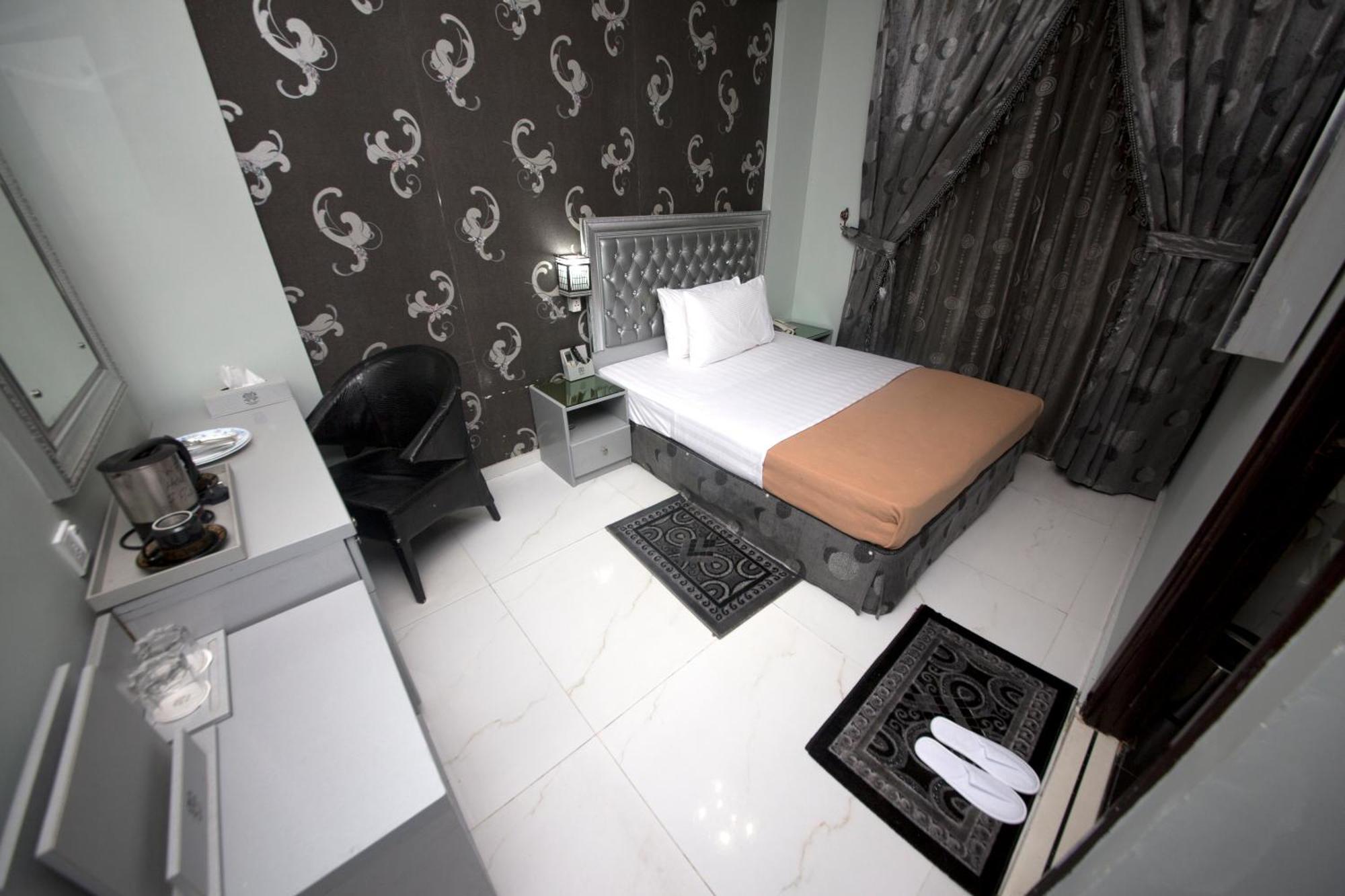 WHITE FORT HOTEL, DUBAI